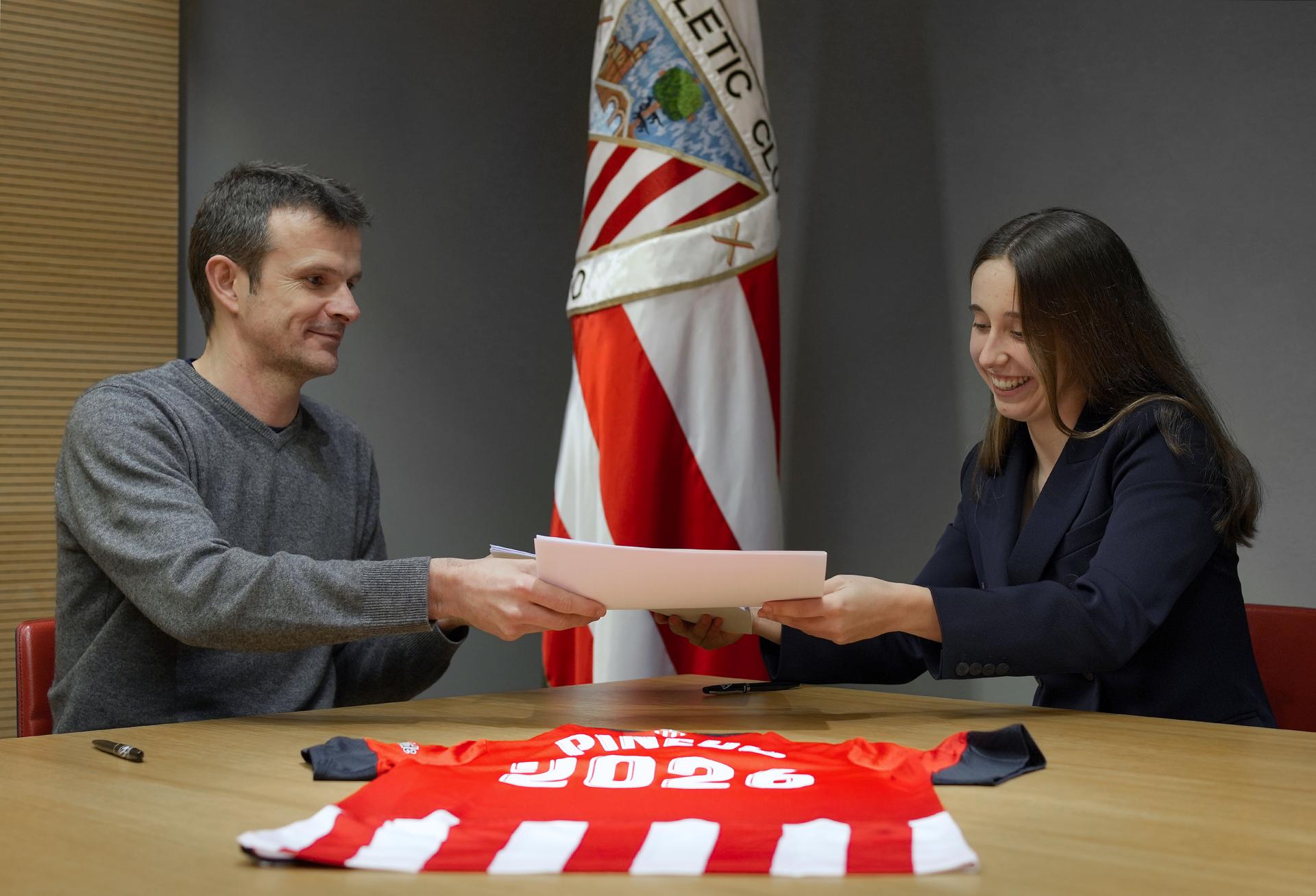Clara Pinedo renueva hasta 2026 | Athletic Club Website Oficial
