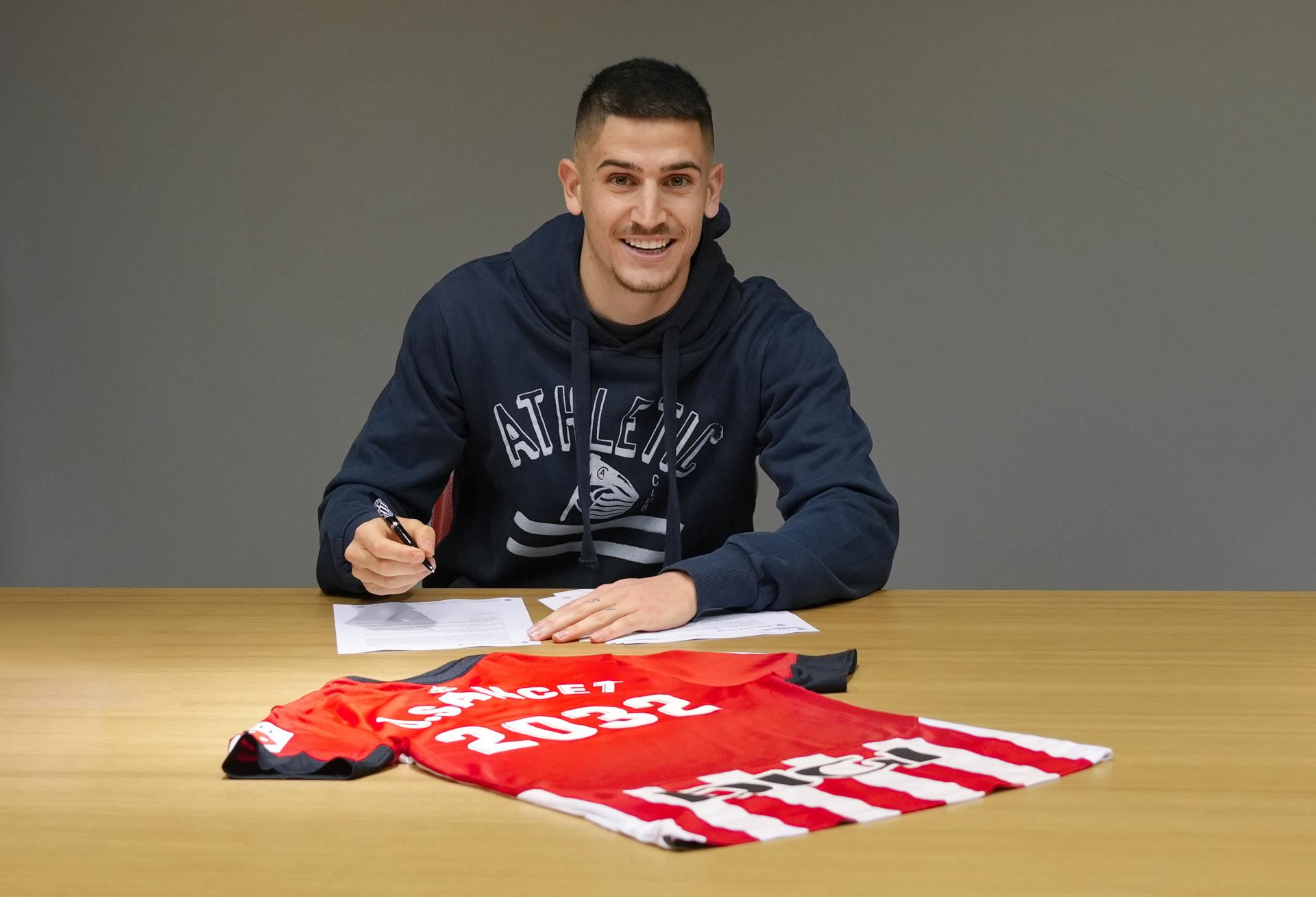 Oihan Sancet renueva su contrato hasta 2032 | Athletic Club Website Oficial