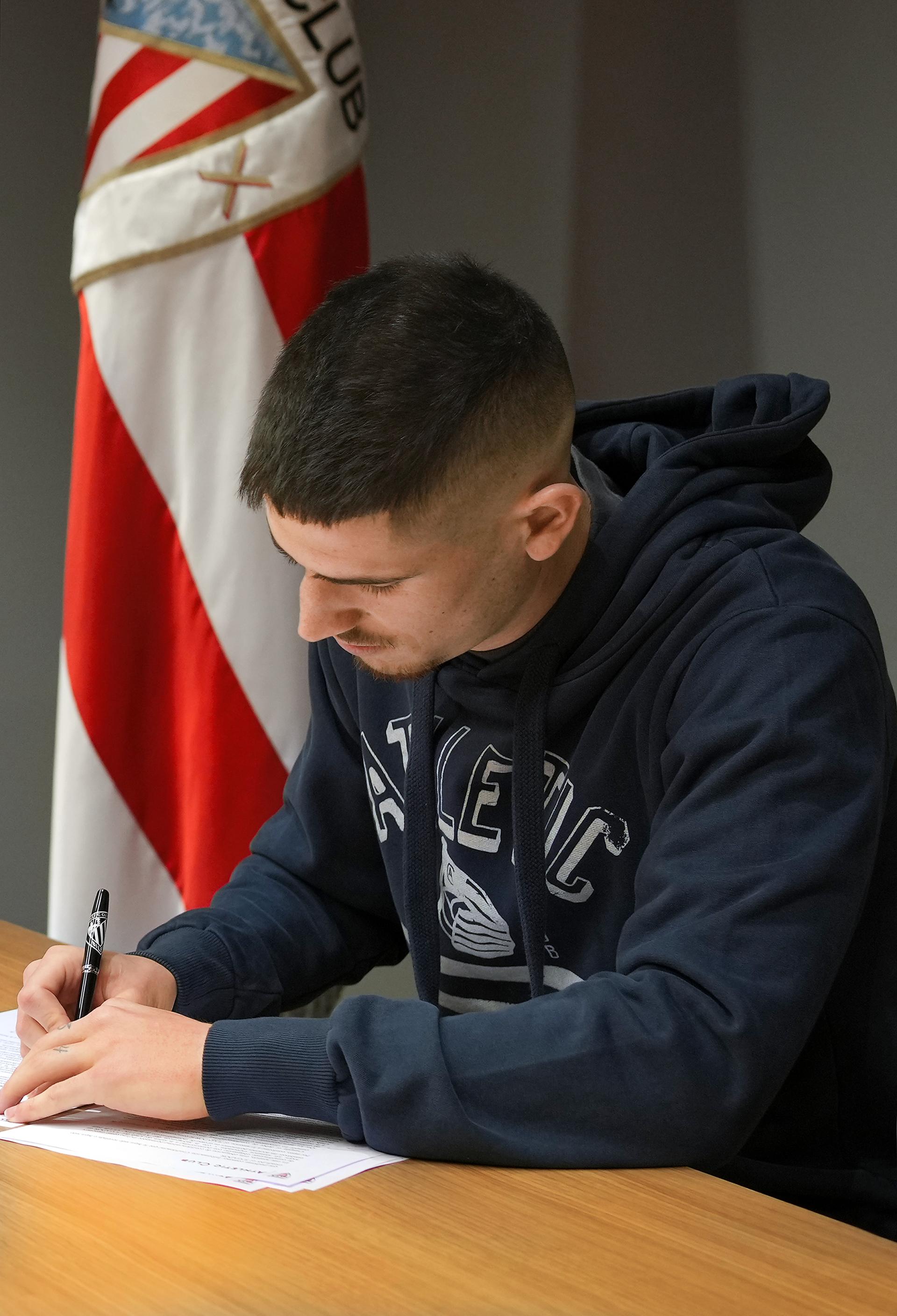 Oihan Sancet renews contract until 2032 | Athletic Club's Official Website