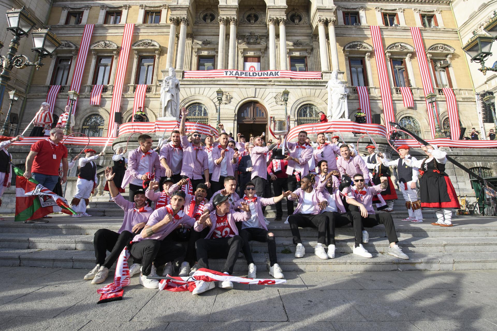 Un millón de athleticzales impulsa La Gabarra por La Ría | Athletic ...